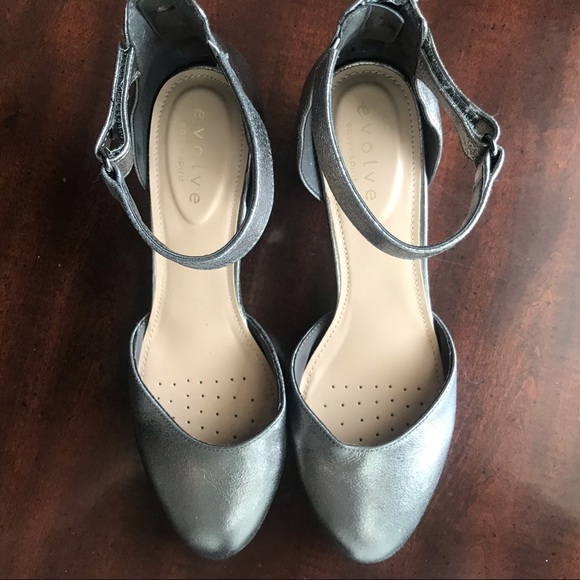 Easy Spirit | Shoes | Evolve Easy Spirit Silver Bootie Heels Size ...